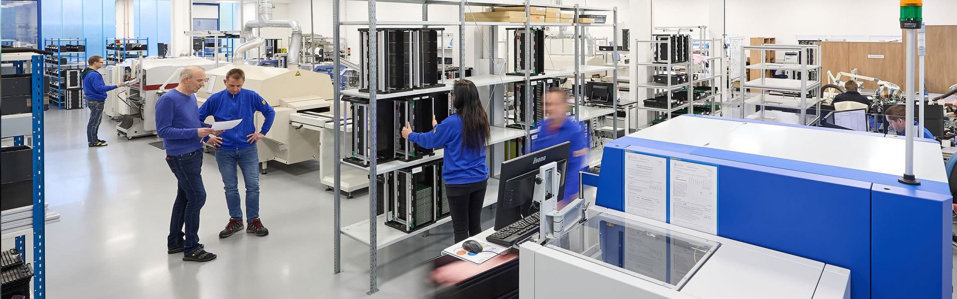 Elektronik-Fertigung mit SMD- und THT-Bestückung und Komplettservice